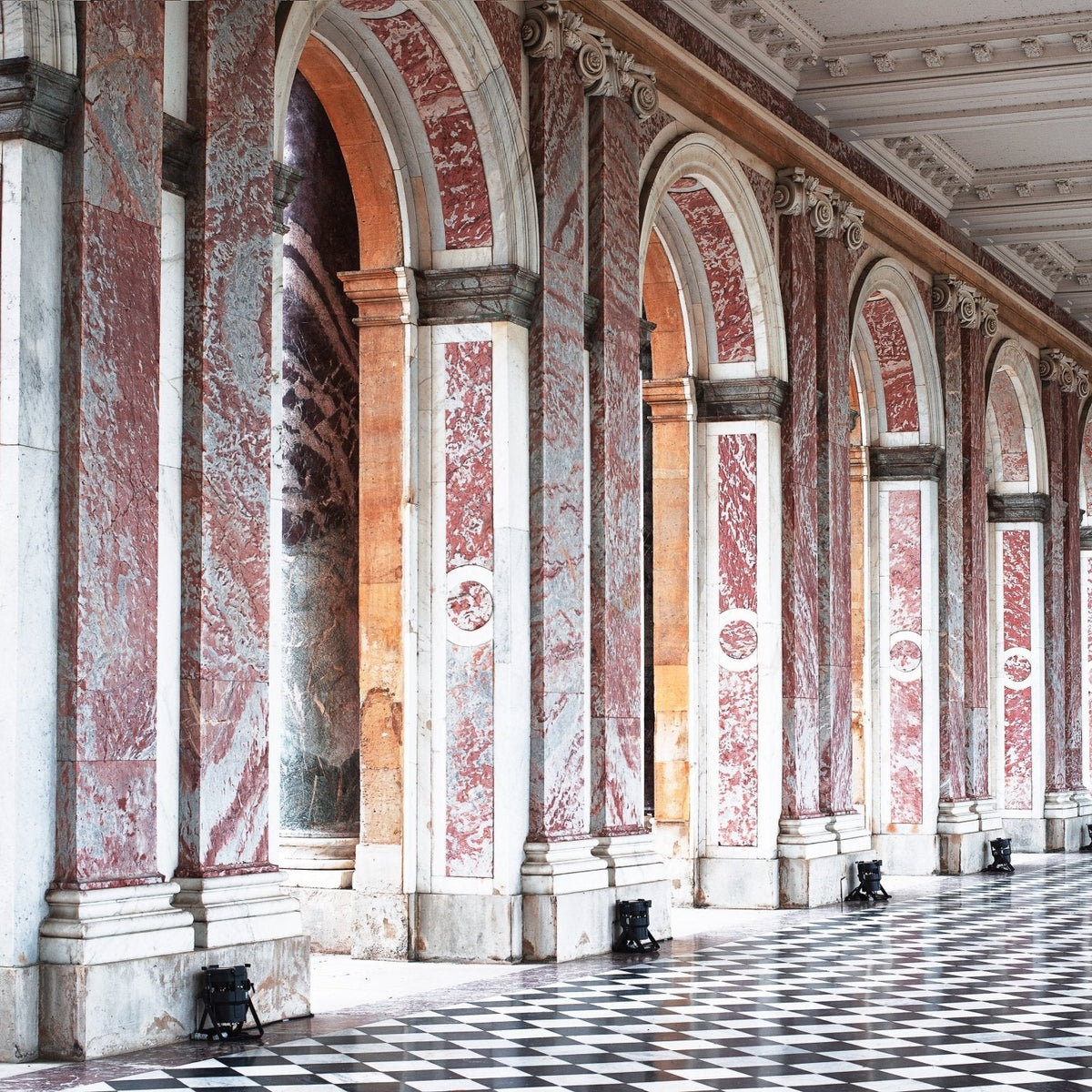 Timeless Elegance: Exploring Classic Home Decor Trends – Palatium Lux